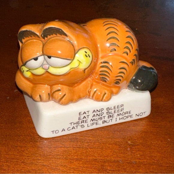 Enesco | Accents | Andrew Garfield Cat Collector Cartoon Desk ...